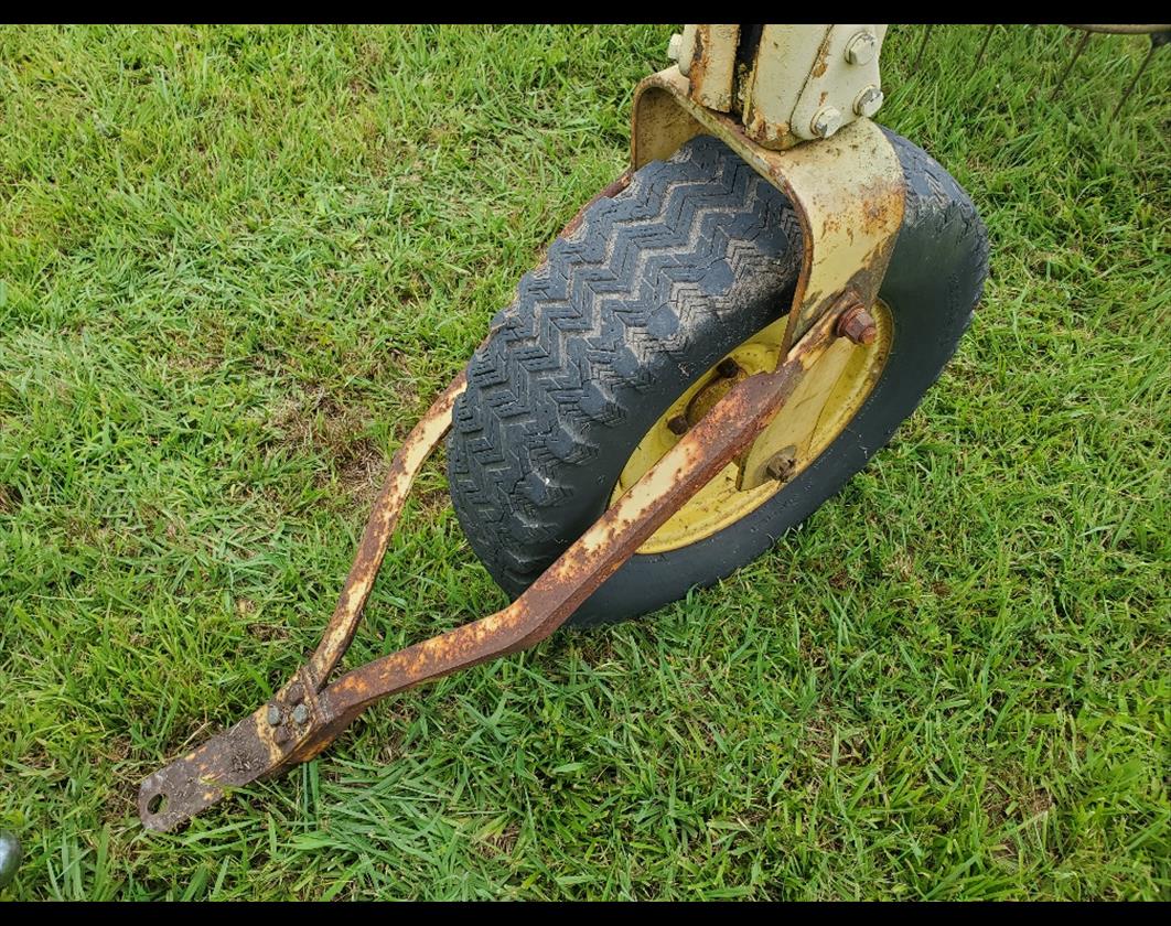 John Deere - RAKE - (607913) | James River Equipment